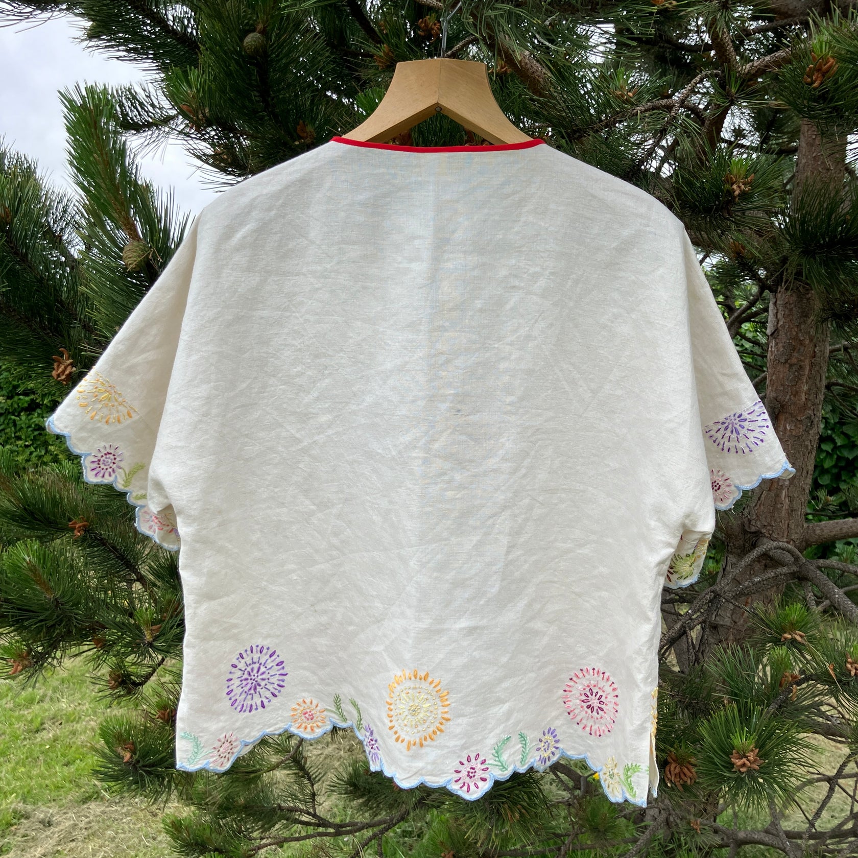 Boxy recycled tablecloth top – a circular story