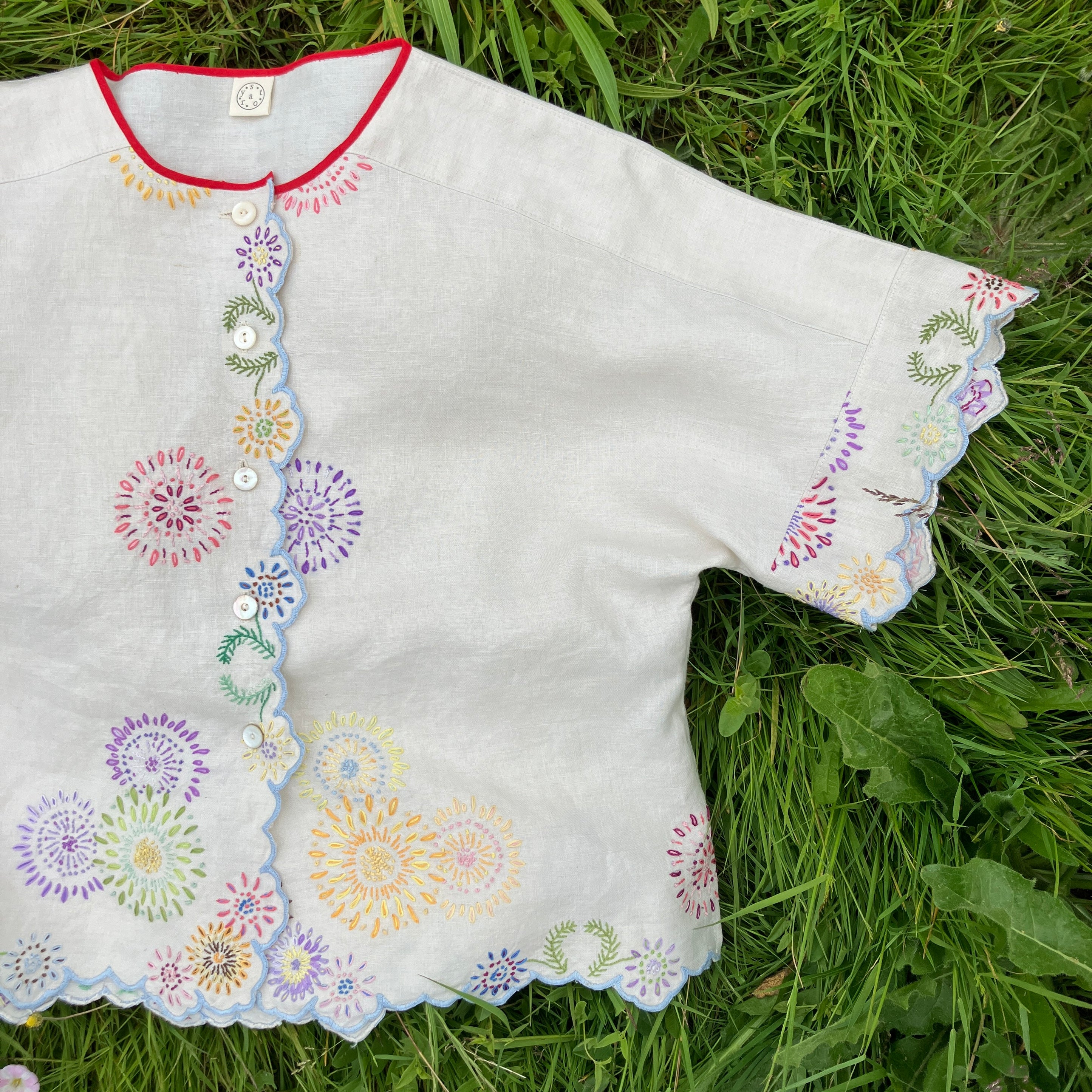 Boxy recycled tablecloth top – a circular story