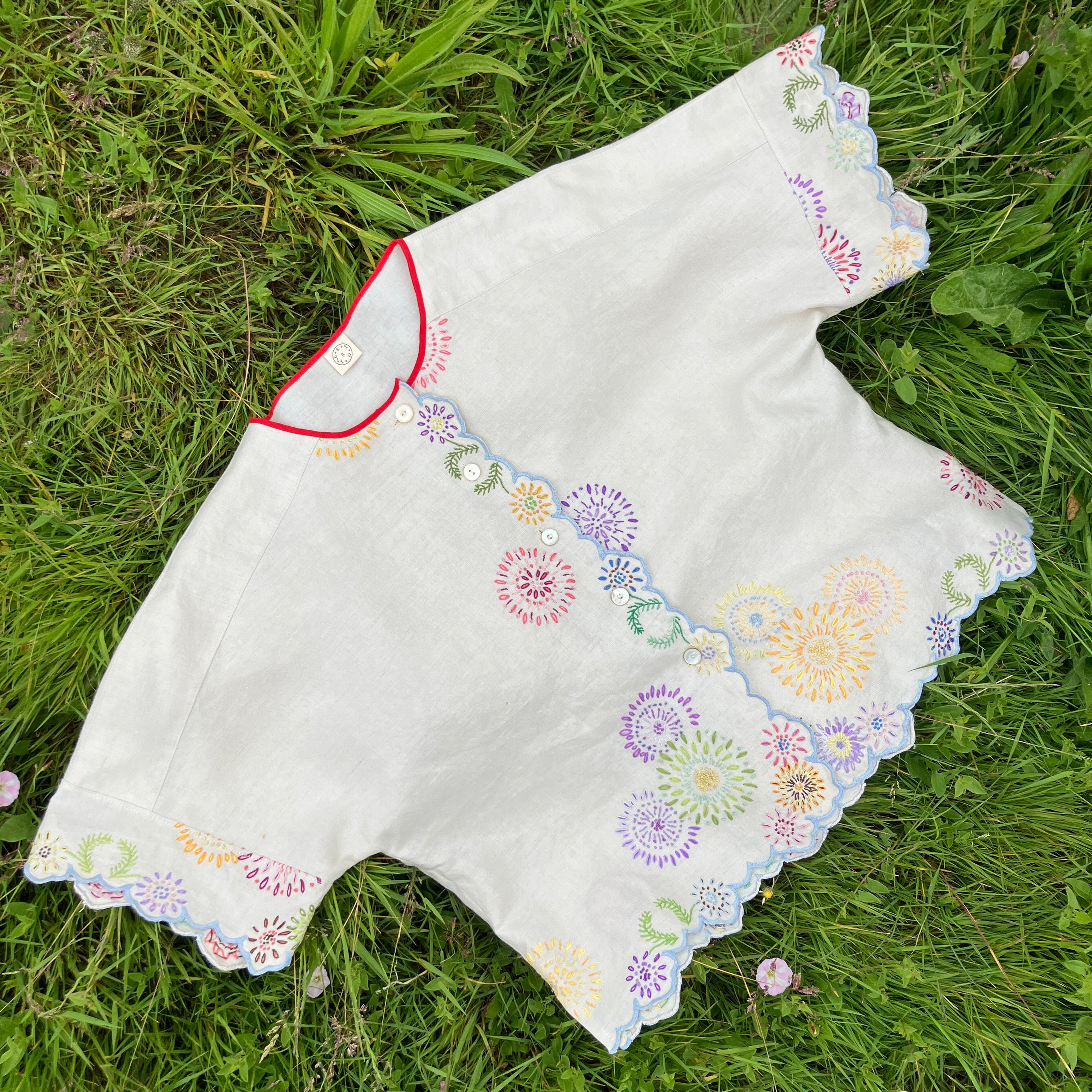 Boxy recycled tablecloth top – a circular story