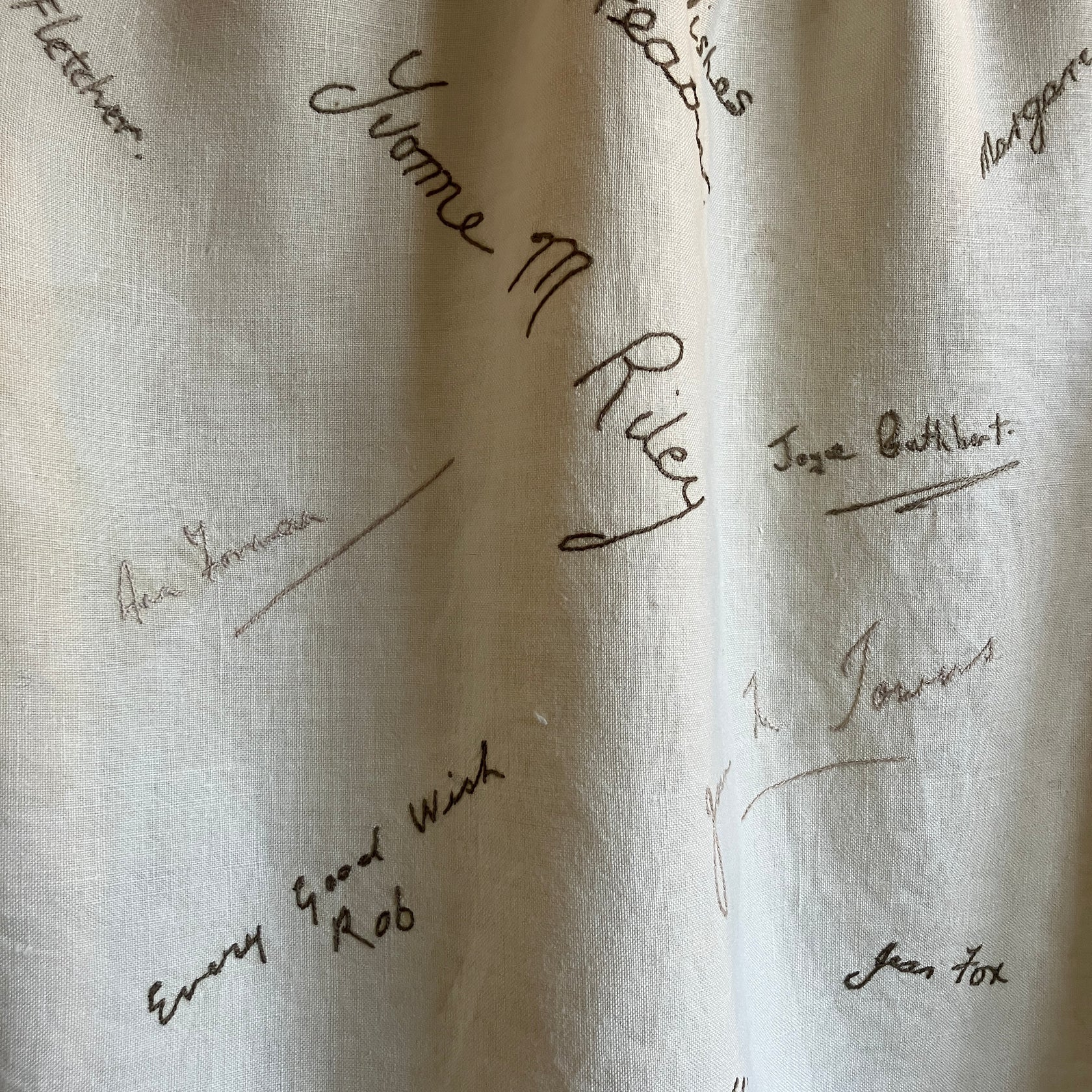Signature recycled linen tablecloth shirt – a circular story